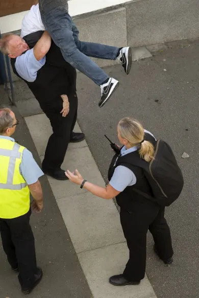 Der Schaffner ist von der alten Schule – und dazu gehören seine Regeln